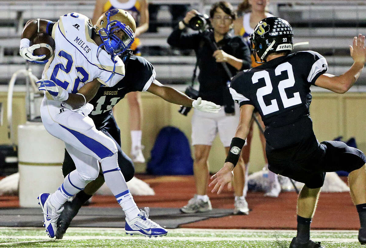 Mid-game surge enough for Mules to pull away