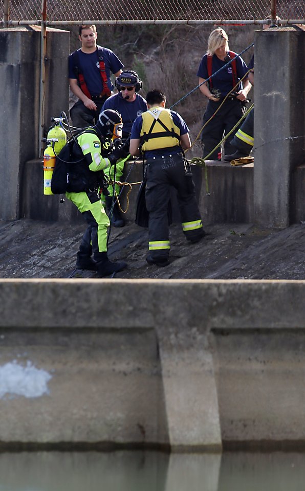 SFPD seeks driver of car in crash at Twin Peaks Reservoir