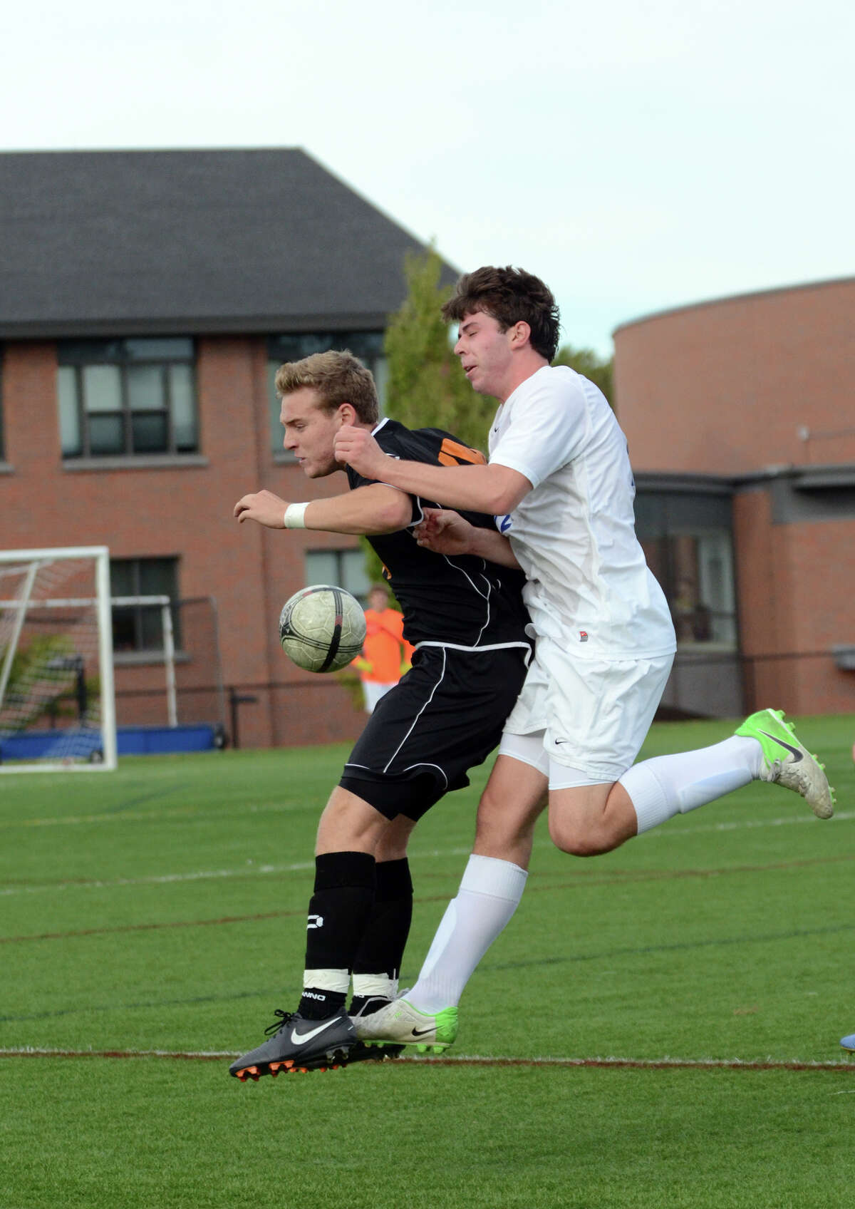 Ridgefield beats Darien for fourth straight win