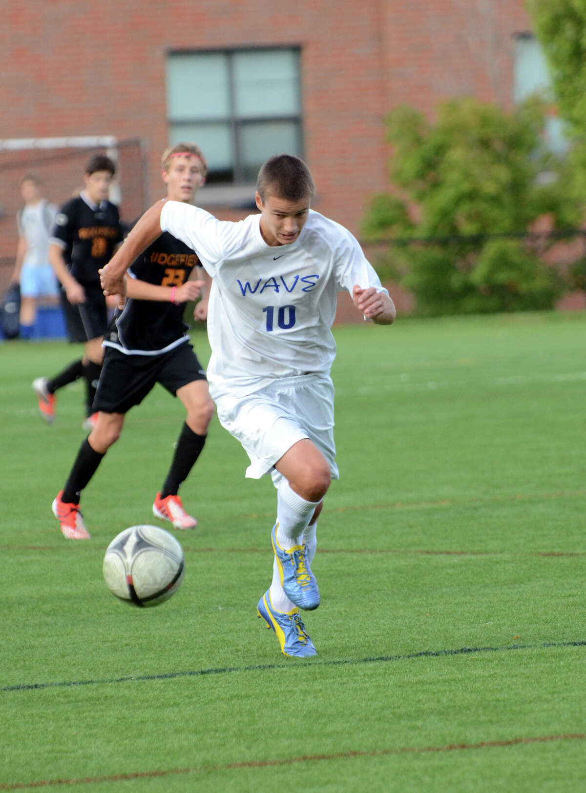 Ridgefield beats Darien for fourth straight win