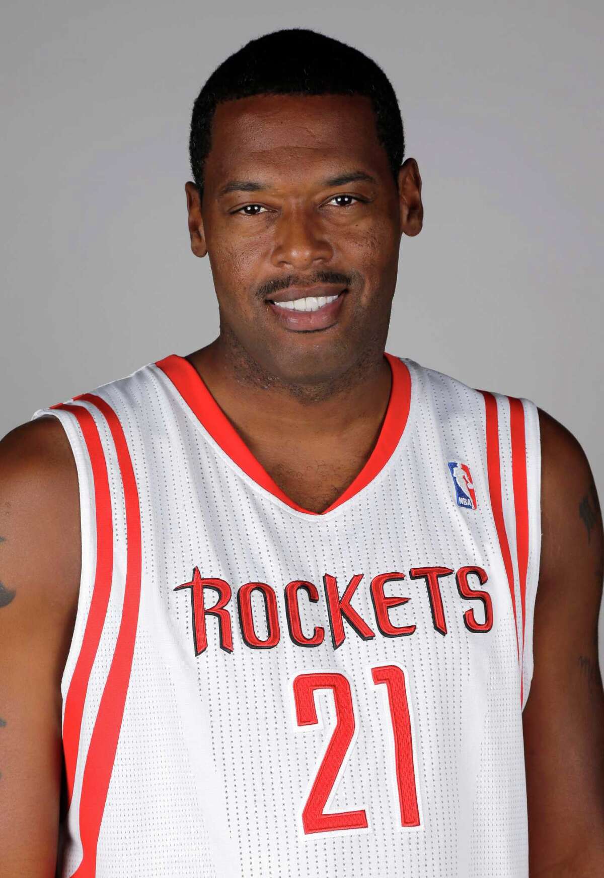 Rockets report: If therapy fails, Camby faces surgery