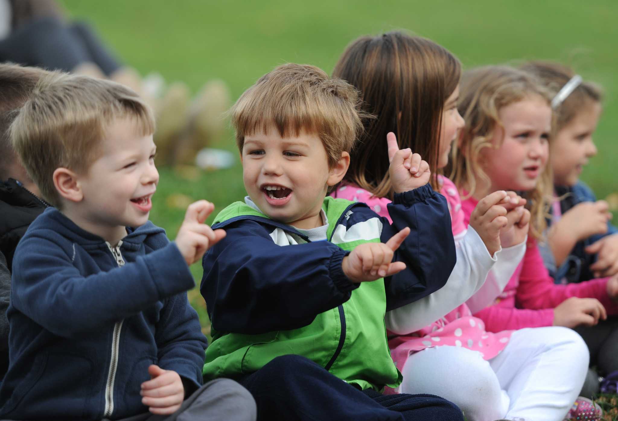 Youngsters sign songs