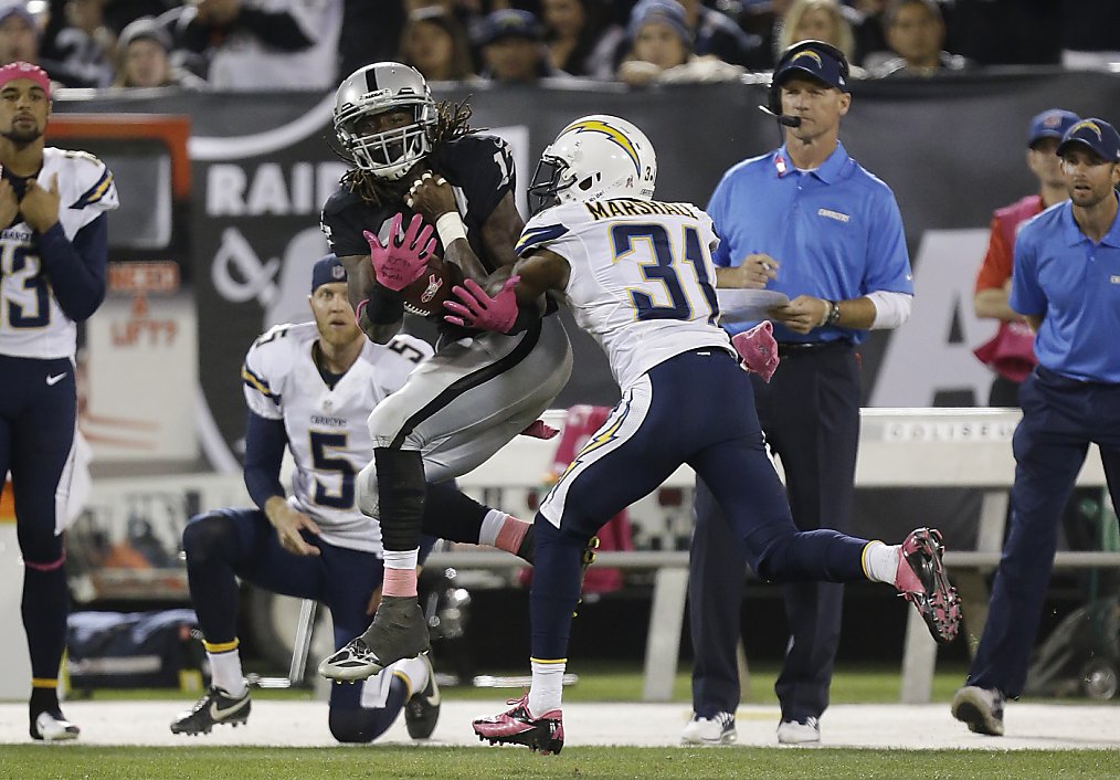 Moore takes step toward being Raiders' No. 1