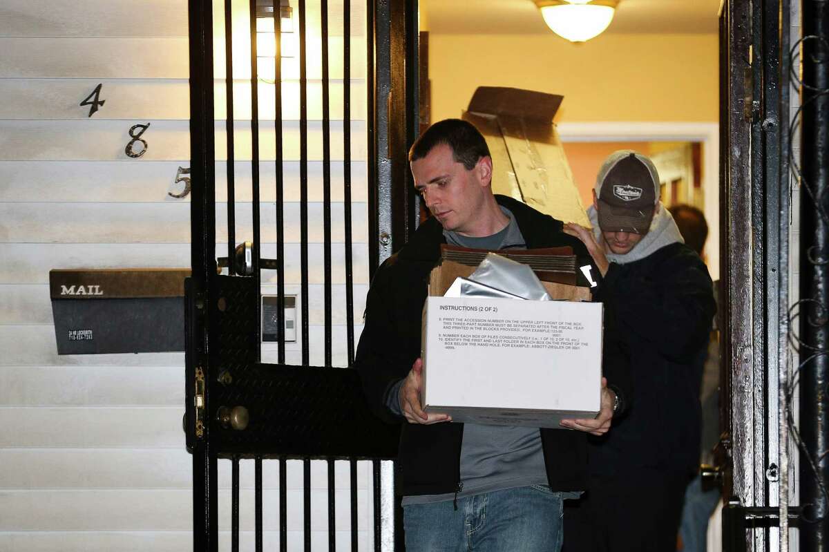 Two rabbis, eight others are jailed in divorce sting