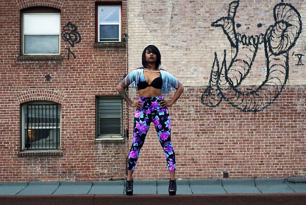 'Flaunt: Oakland Style' by women artists