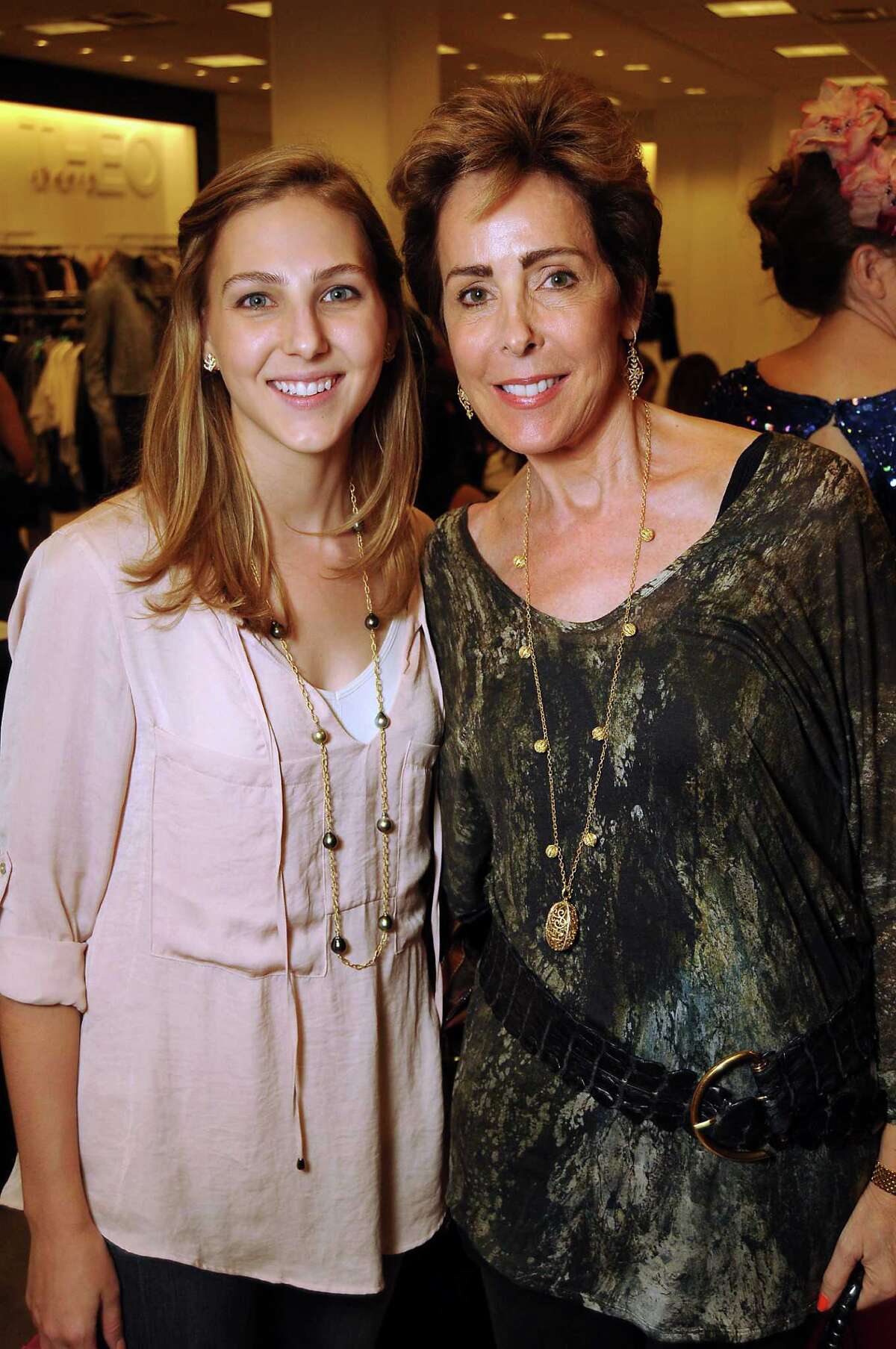 Giuseppe Zanotti shares tidbits with stiletto-wearing crowd