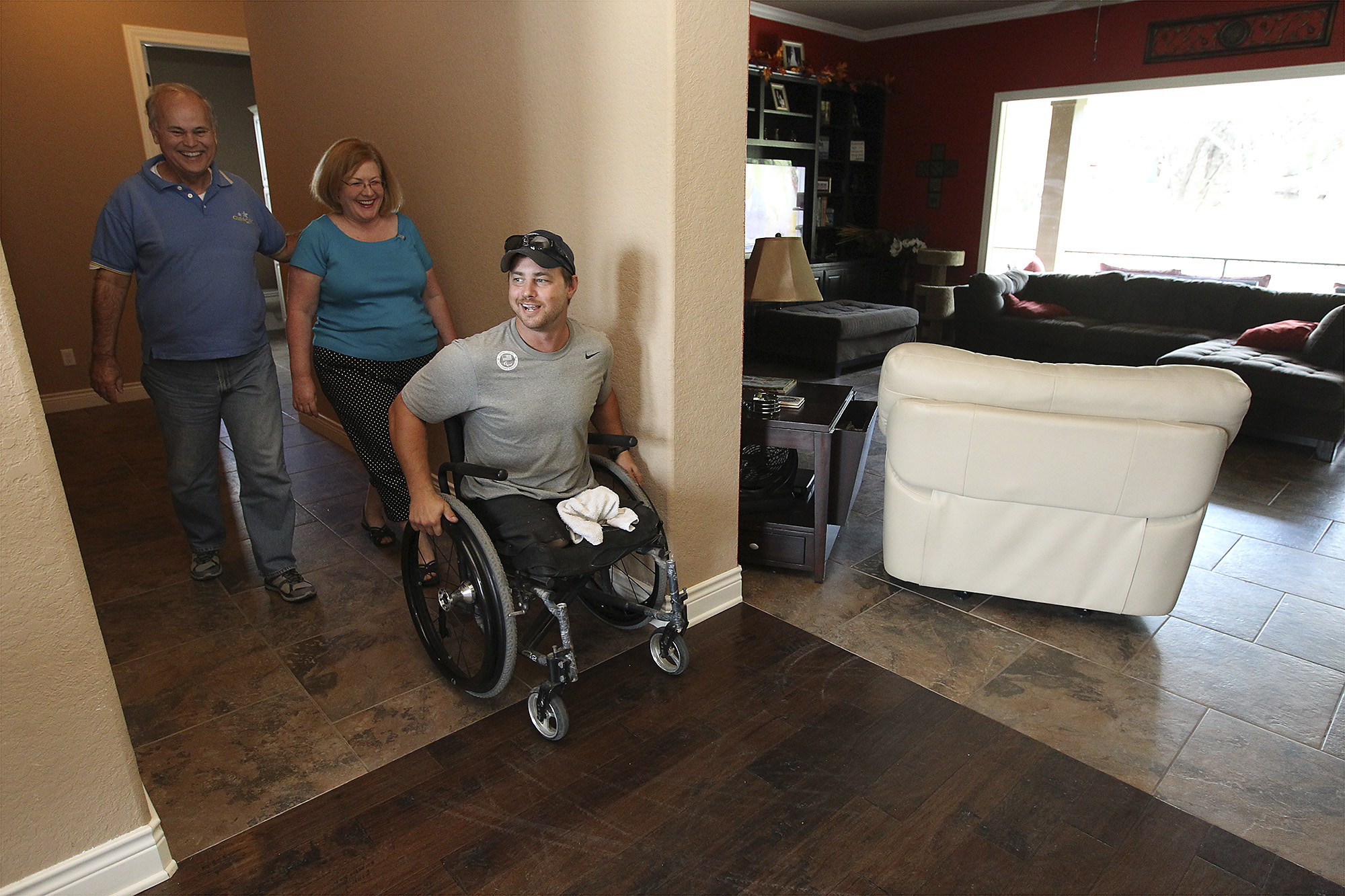 Givers are also heroes in the Helping a Hero program