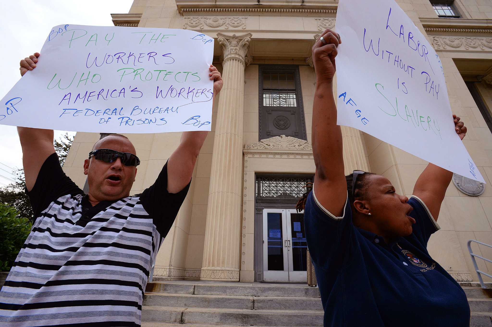 Federal employees protest shutdown in Beaumont