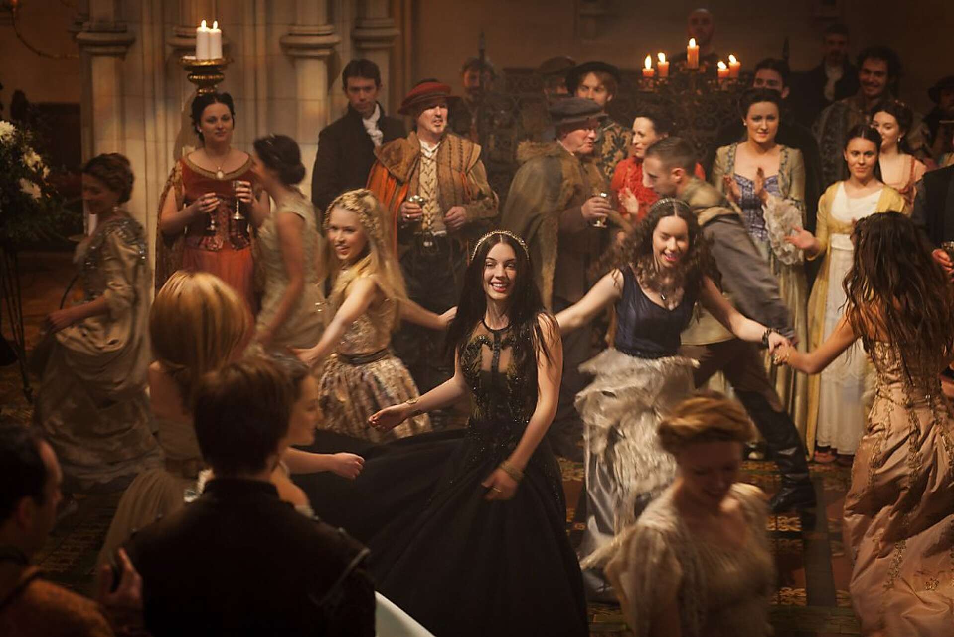 'Reign' review: Royally loose with history