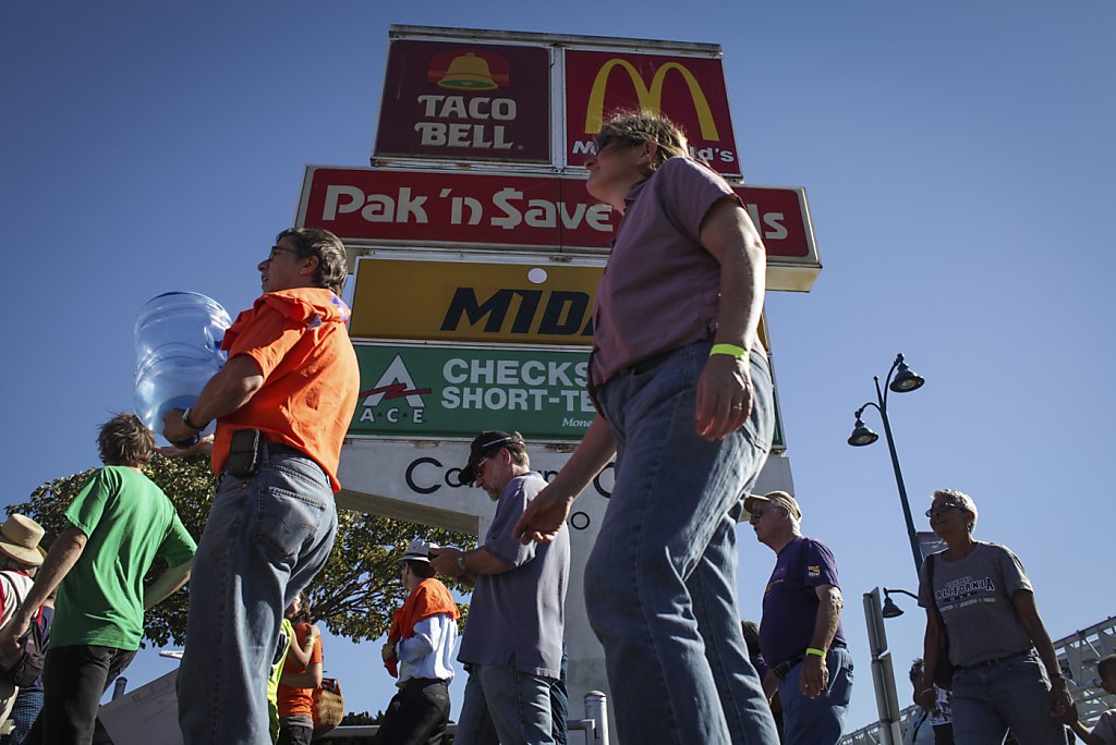 Study: Fast-food workers rely on $7 billion in aid