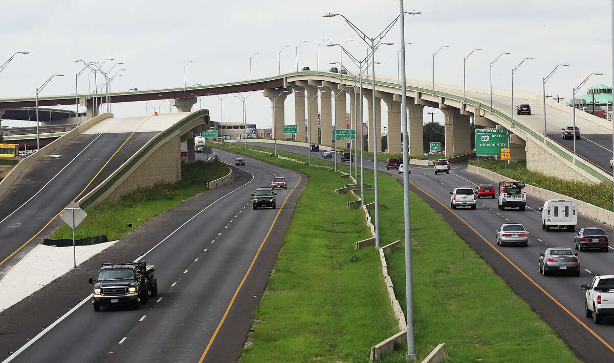 'Gigantic' closure of U.S. 281 near airport this weekend