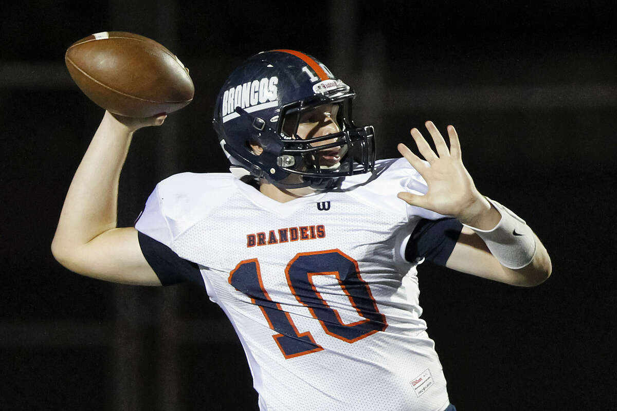 Airborne Brandeis Broncos, still running wild at 3-0