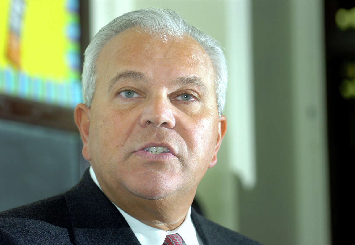 Christie backs Fedele