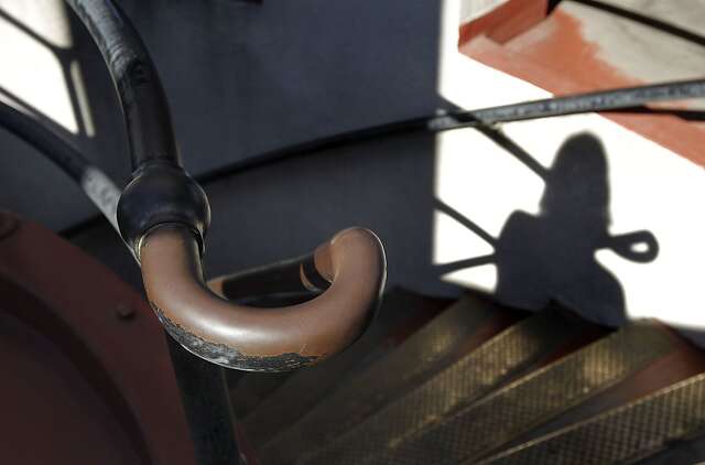 Coit Tower shuts for repairs - high time, critics say