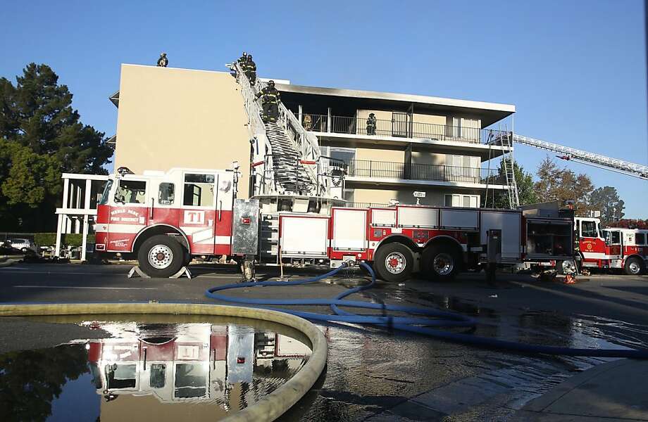 4 hurt in fire at Redwood City apartment building - SFGate
