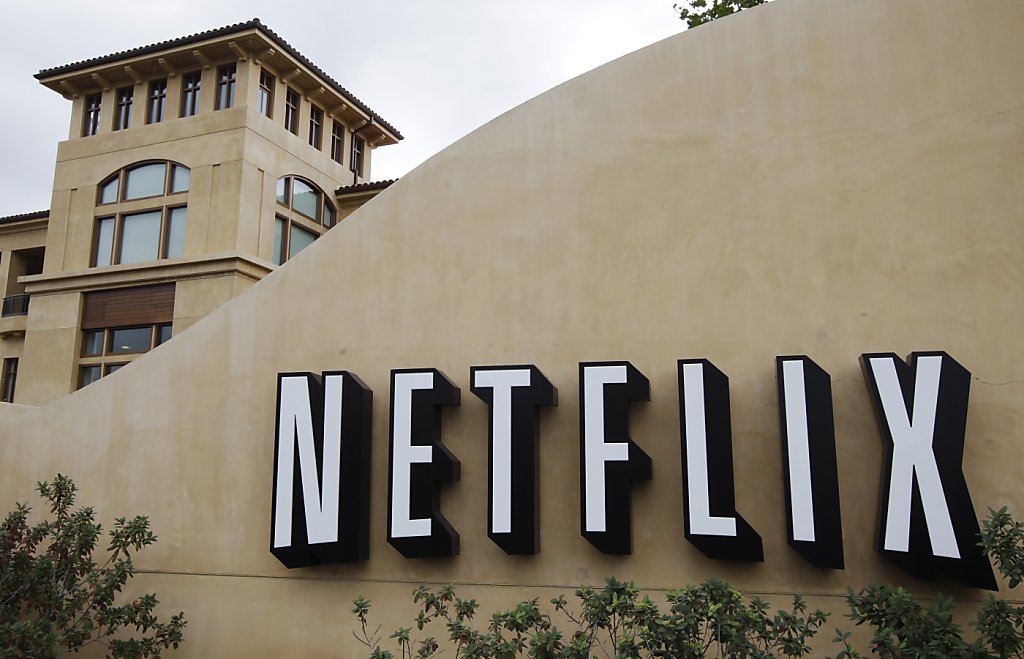 Netflix pursues deals with cable TV operators