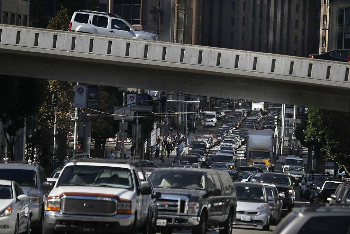 Peak-hour tolls have little effect on Bay Bridge congestion