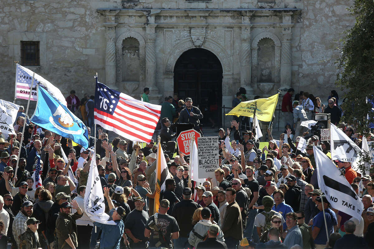 Open-carry protestors rally at police substation