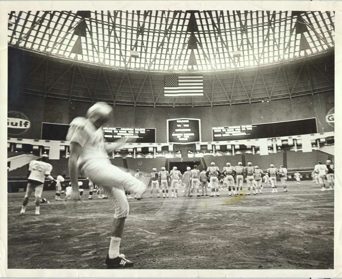 Former Houston Oilers owner Bud Adams dead at 90.