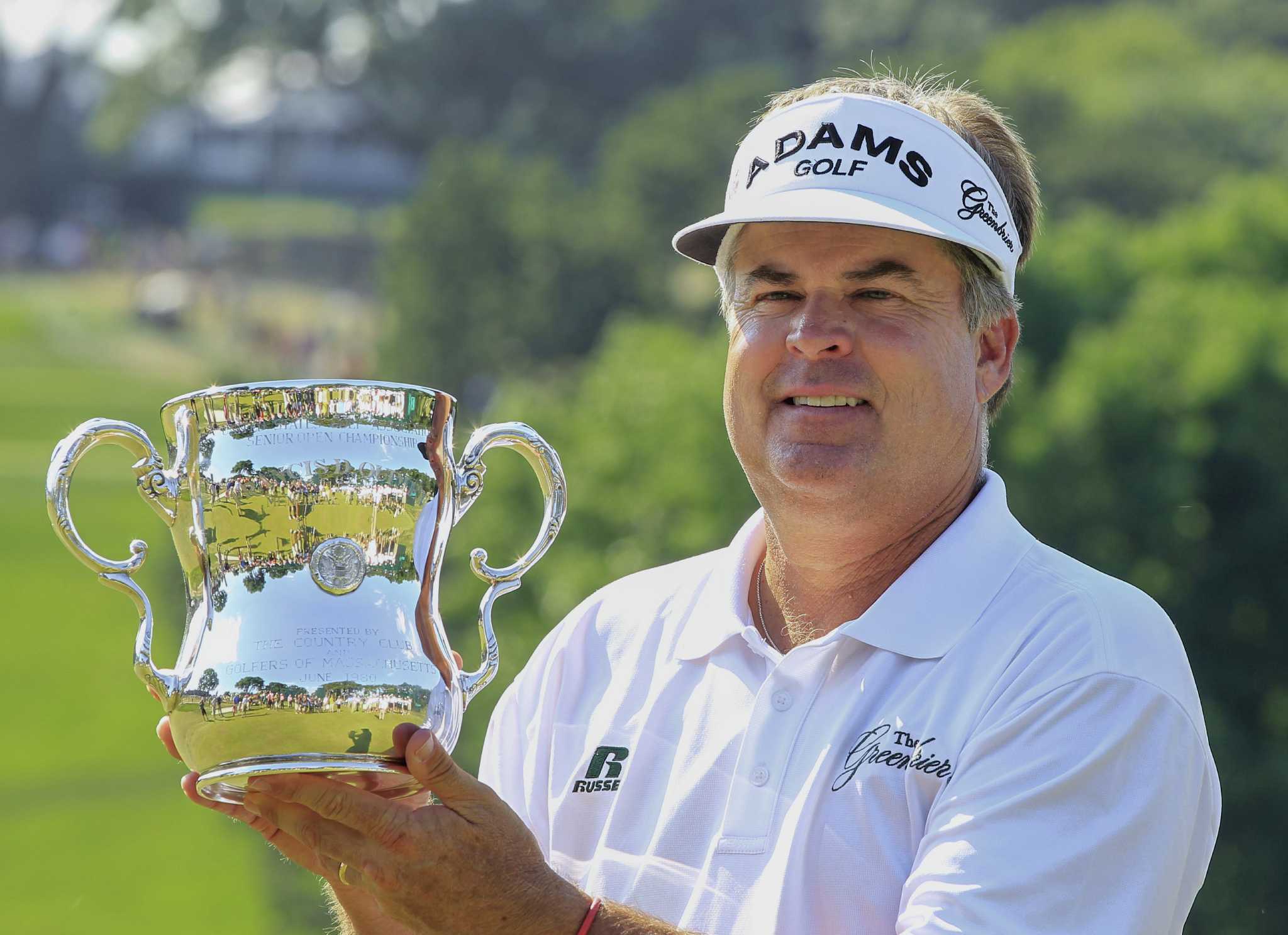 Perry leads race for Schwab Cup, top golfer