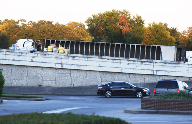 Overturned 18-wheeler blocks South Post Oak