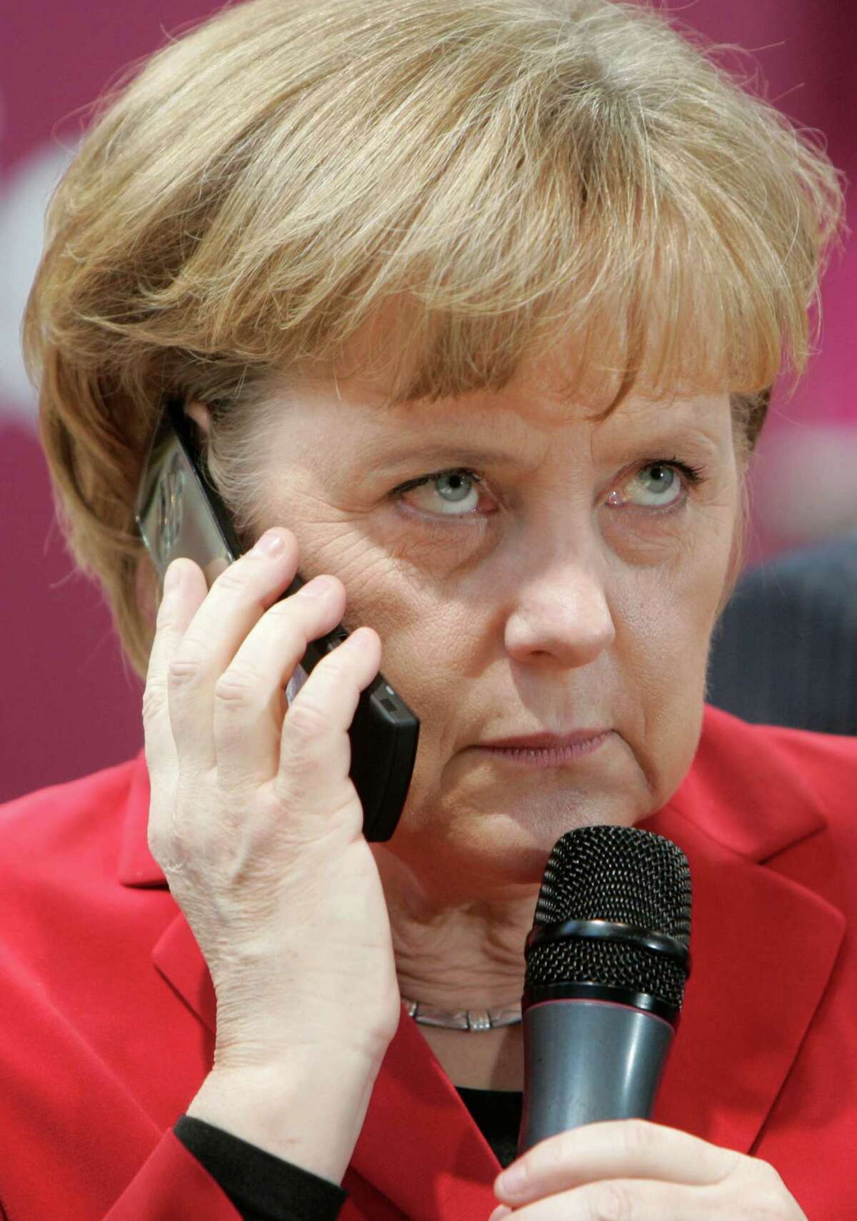 Merkel calls Obama to complain about surveillance