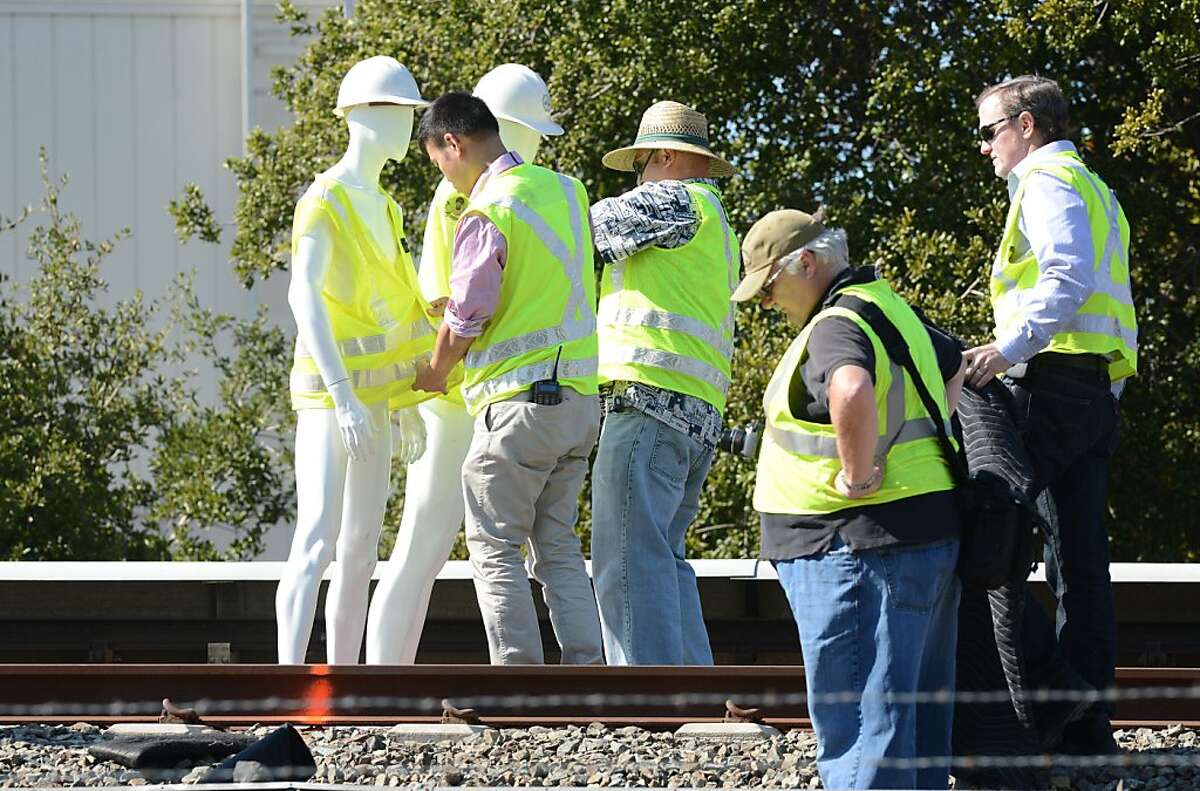 Killed BART workers had backs turned to oncoming train