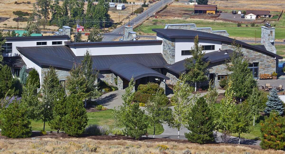 Live with the horses in style in Eastern Washington