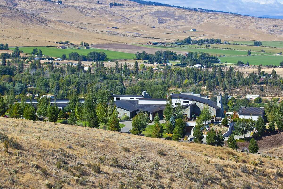 Live with the horses in style in Eastern Washington