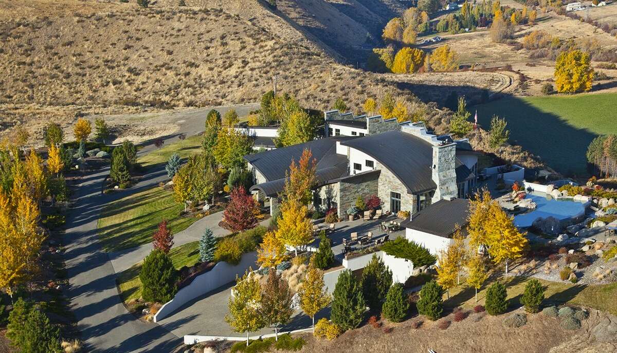 Live with the horses in style in Eastern Washington