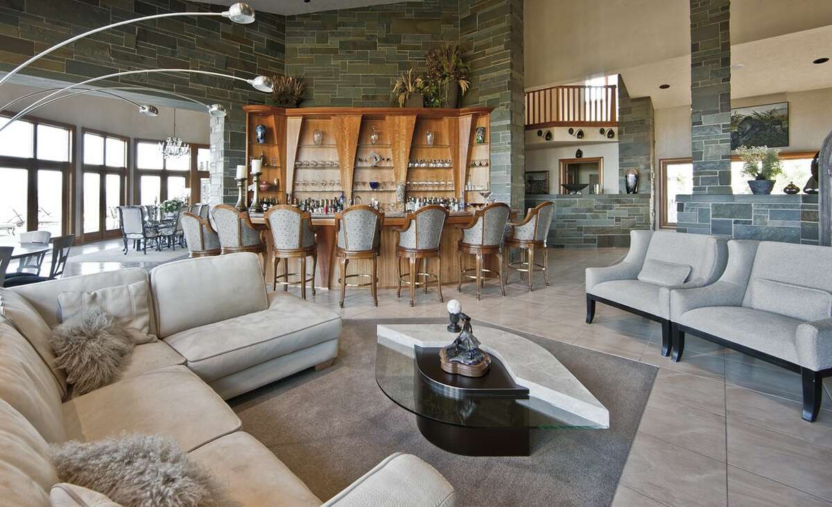 Live with the horses in style in Eastern Washington