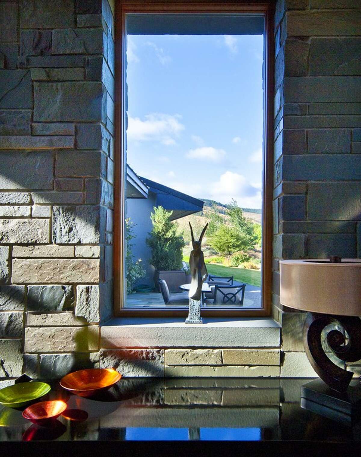 Live with the horses in style in Eastern Washington