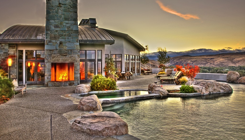 Live with the horses in style in Eastern Washington