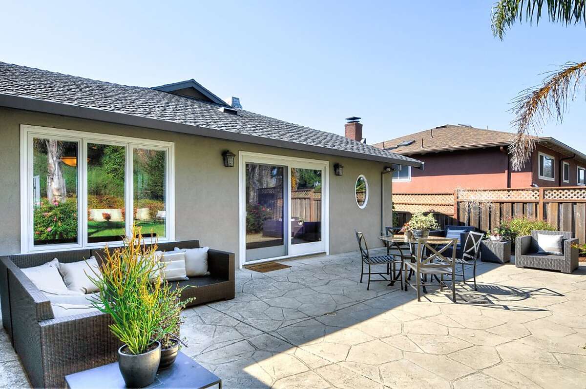 Oakland hills home with bay views, nearby hiking