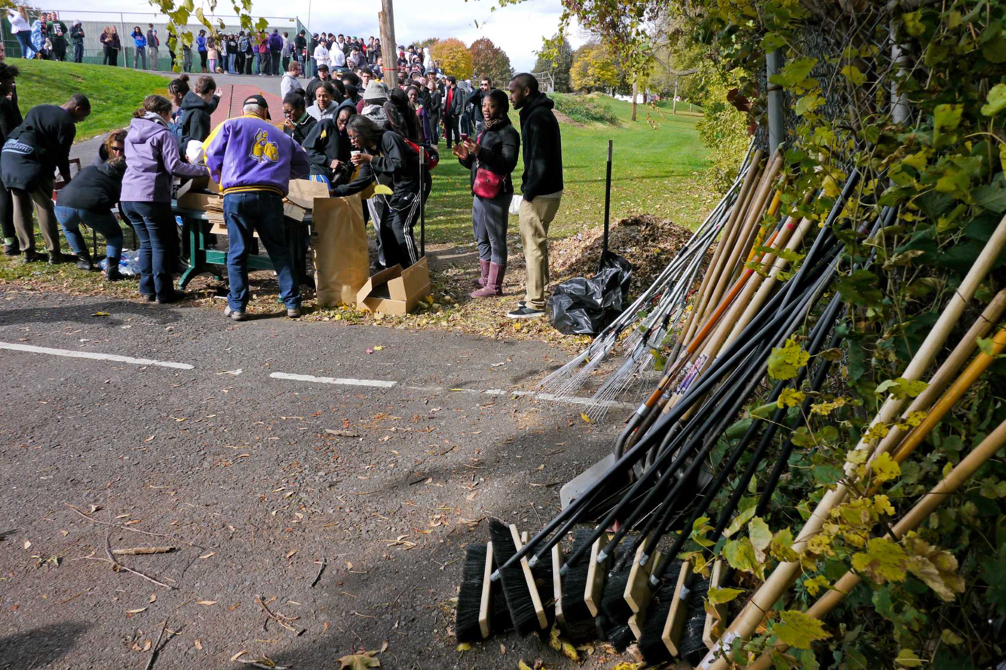 Photos: Students clean up neighborhood