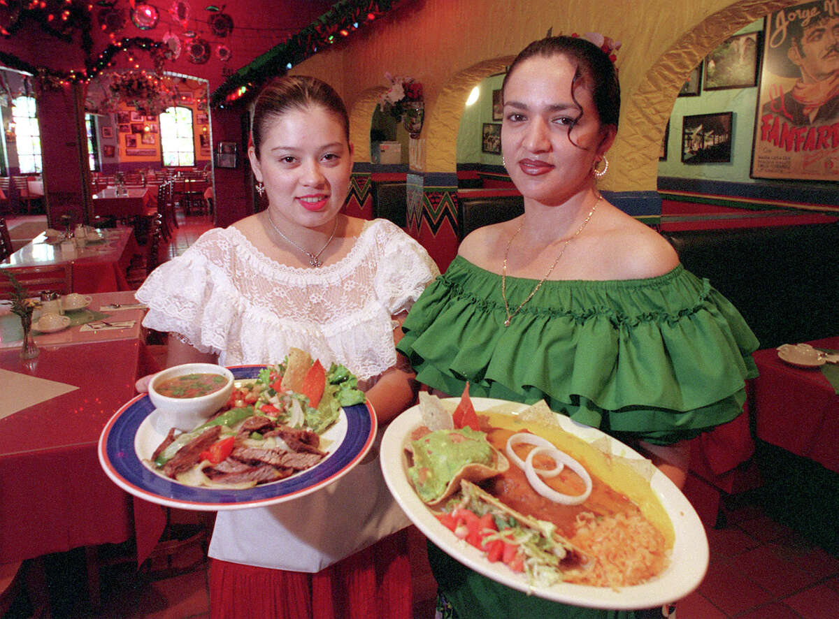 This woman is already winning Halloween with her puro costumes