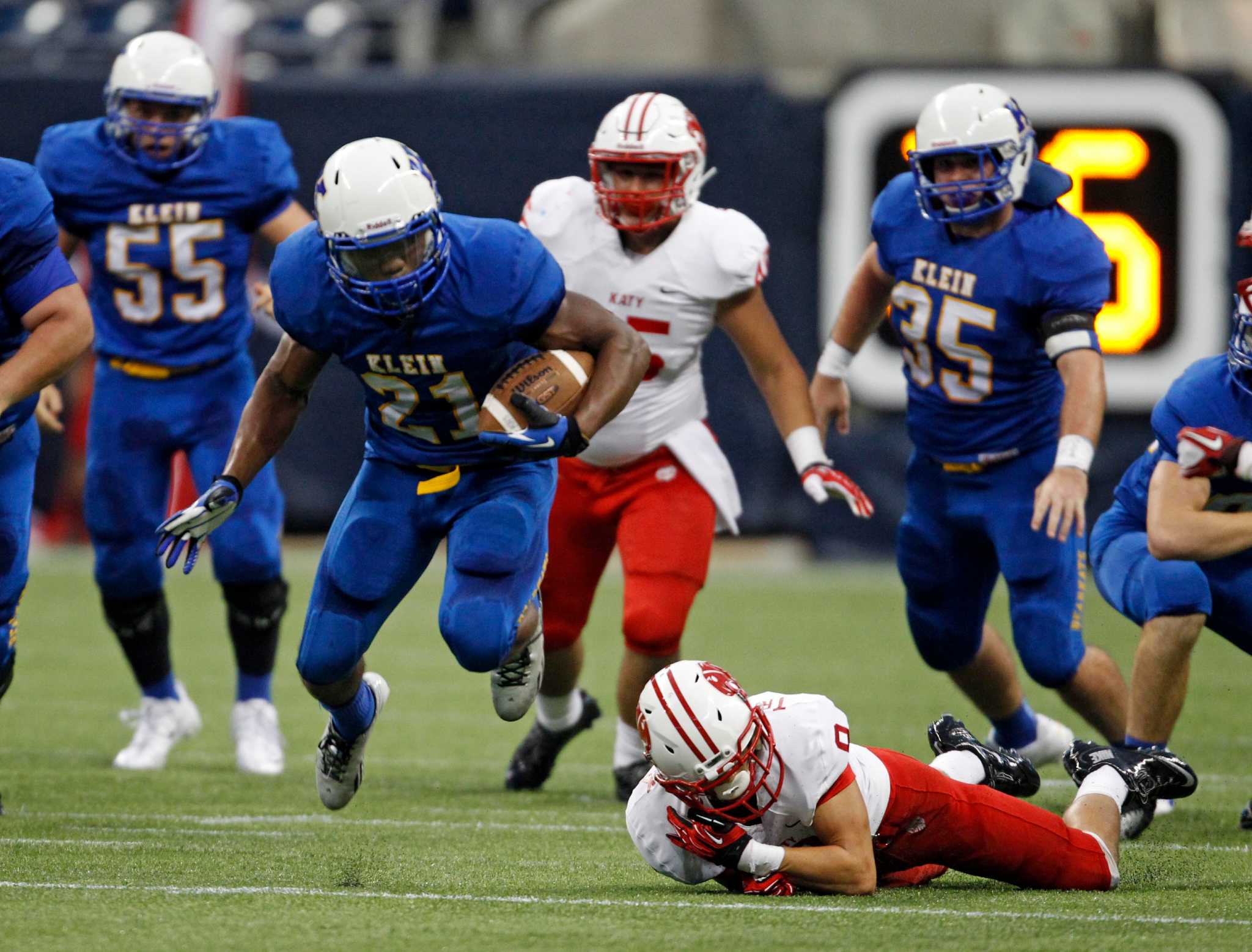 Football: Klein Collins presents test for surging Klein