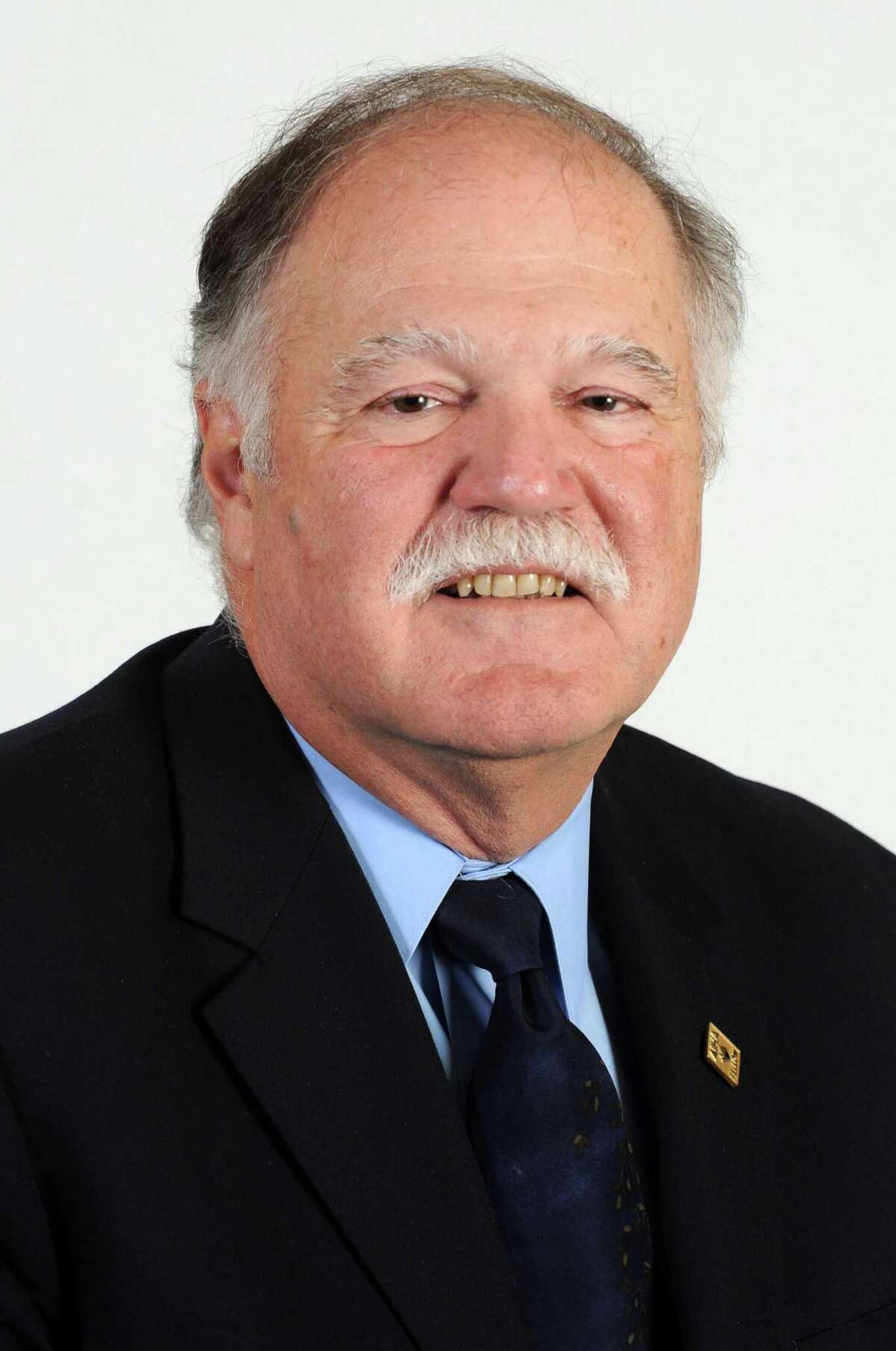 In Shelton, a renewed challenge for mayor