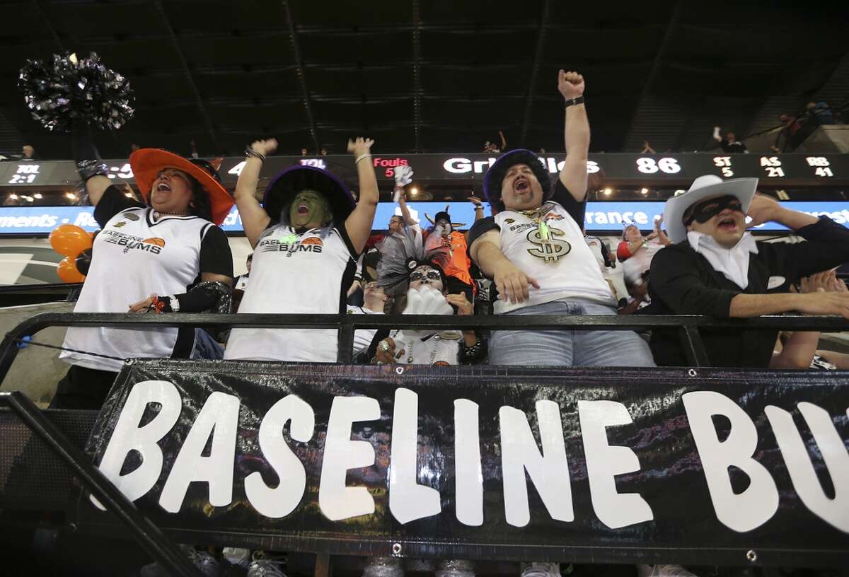 25 types of San Antonio Spurs fans you will meet at the game this season