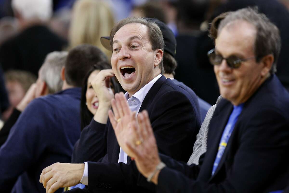 Warriors open season by humbling Lakers