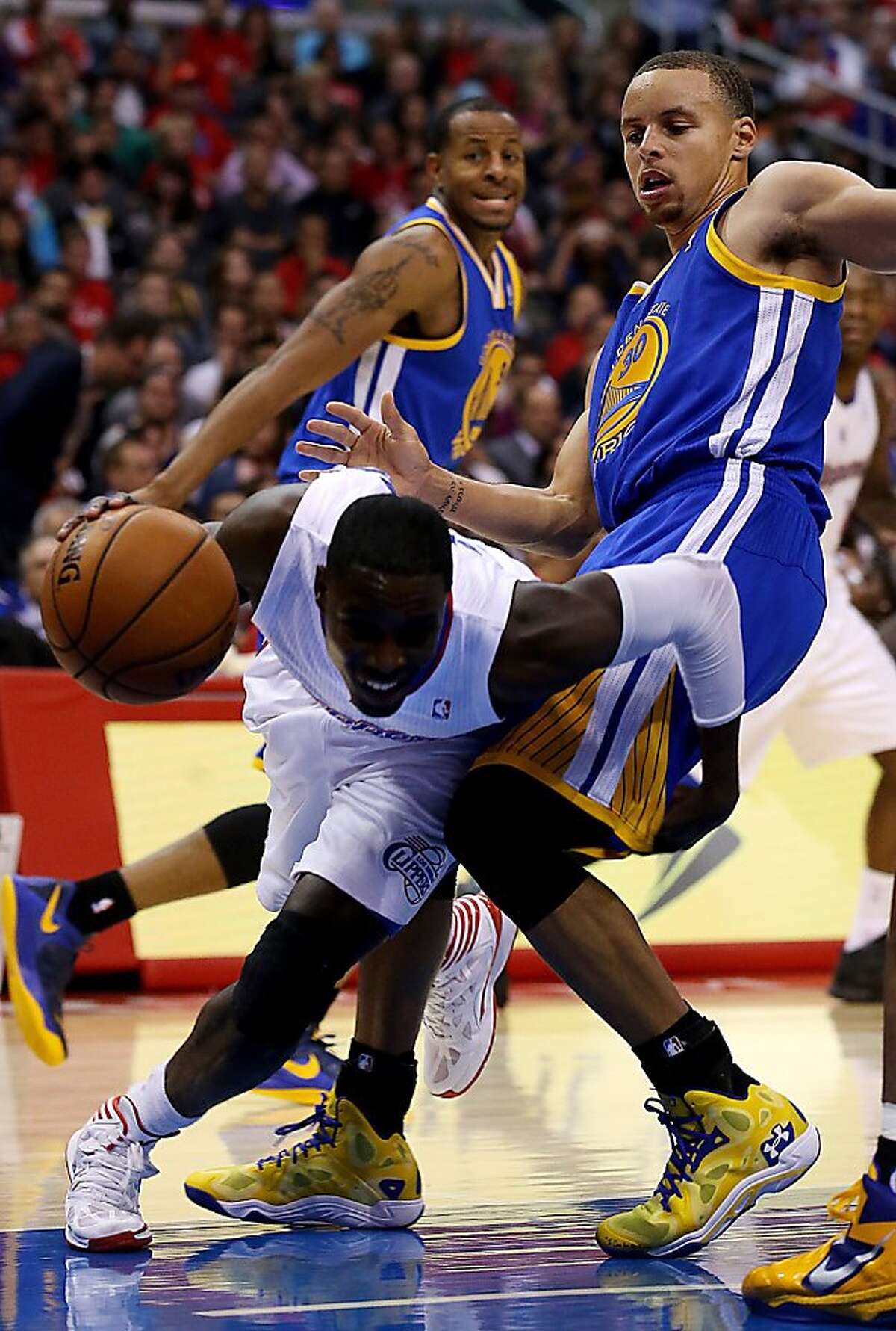 Clippers outscore Warriors as Paul hits 42