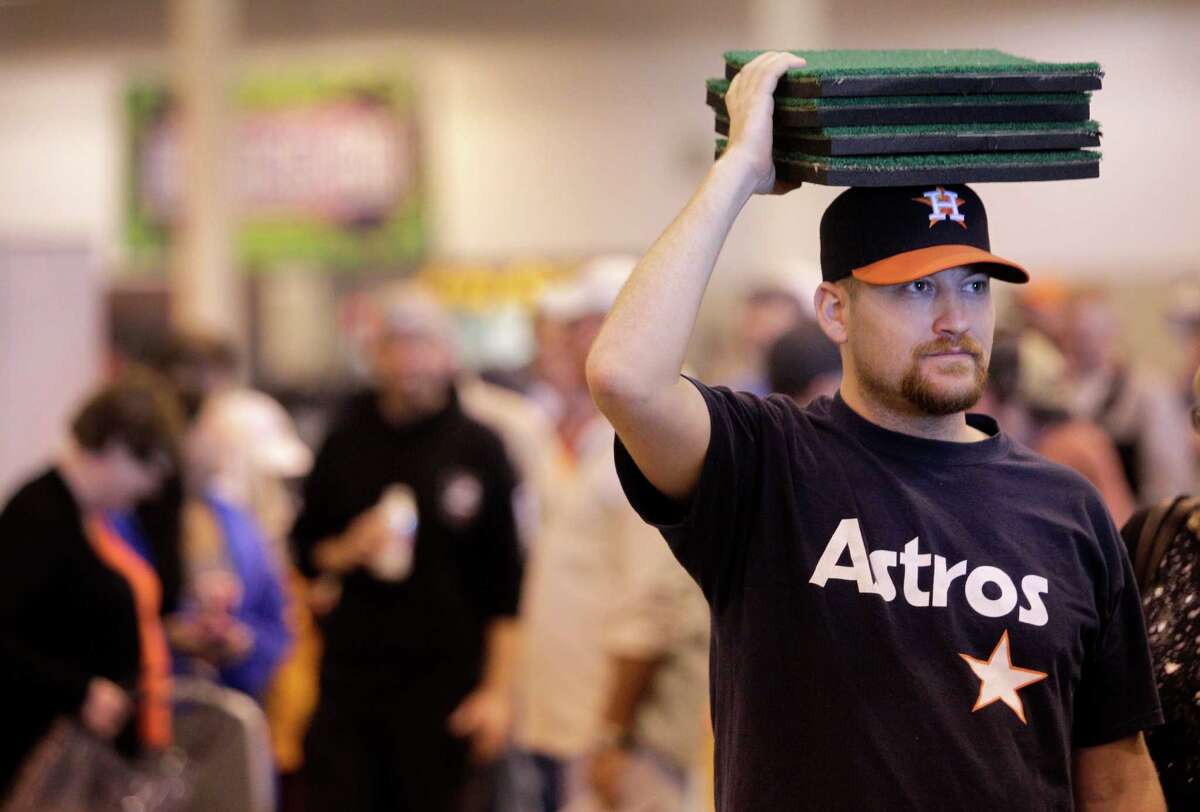Reliant sells out of seats in second offering of Astrodome memorabilia