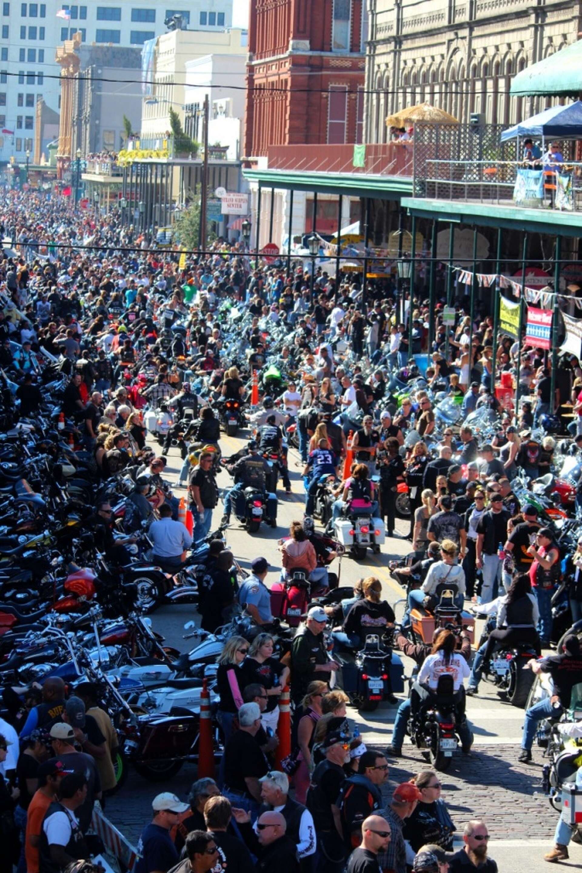 Journey lead singer to headline at Lone Star Rally