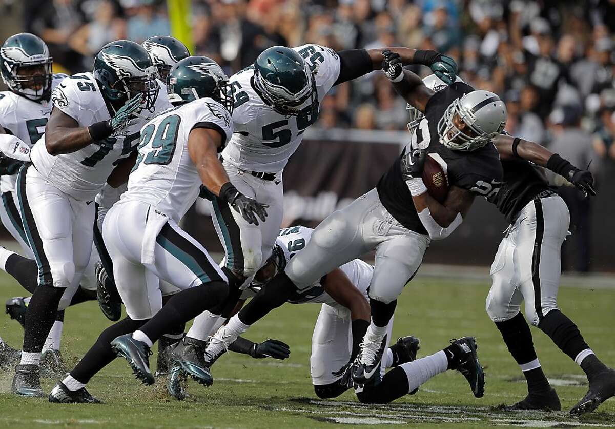 Eagles, Foles shred Raiders defense, win 49-20