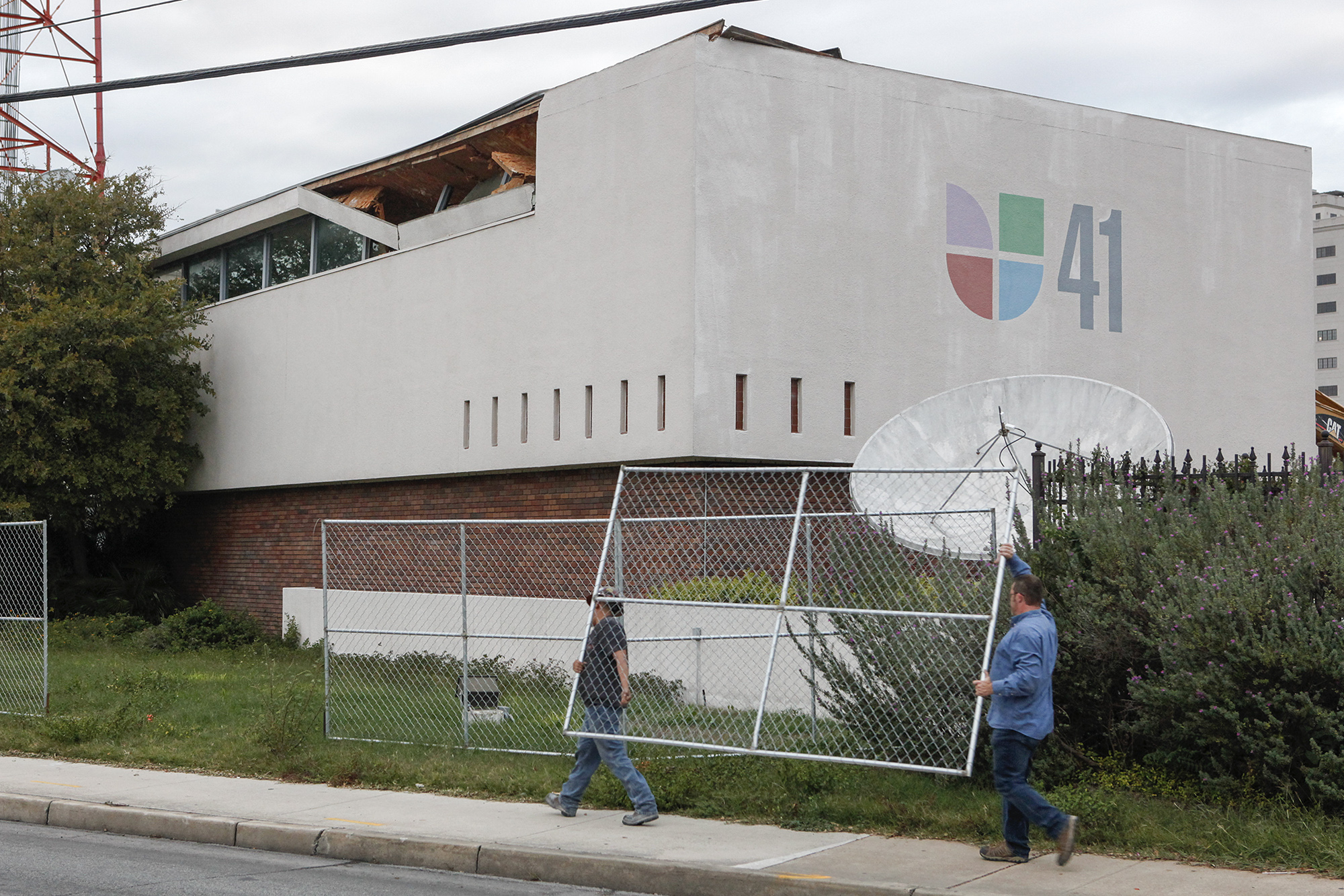 Edificio Univision San Antonio Texas Una Mujer Hispana De 27 Años