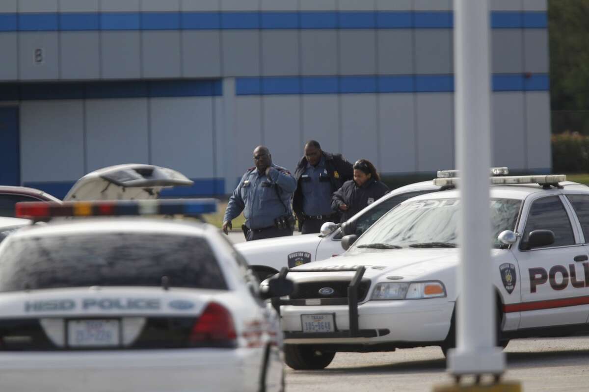 HISD officer shoots at suspects outside Barbara Jordan High School