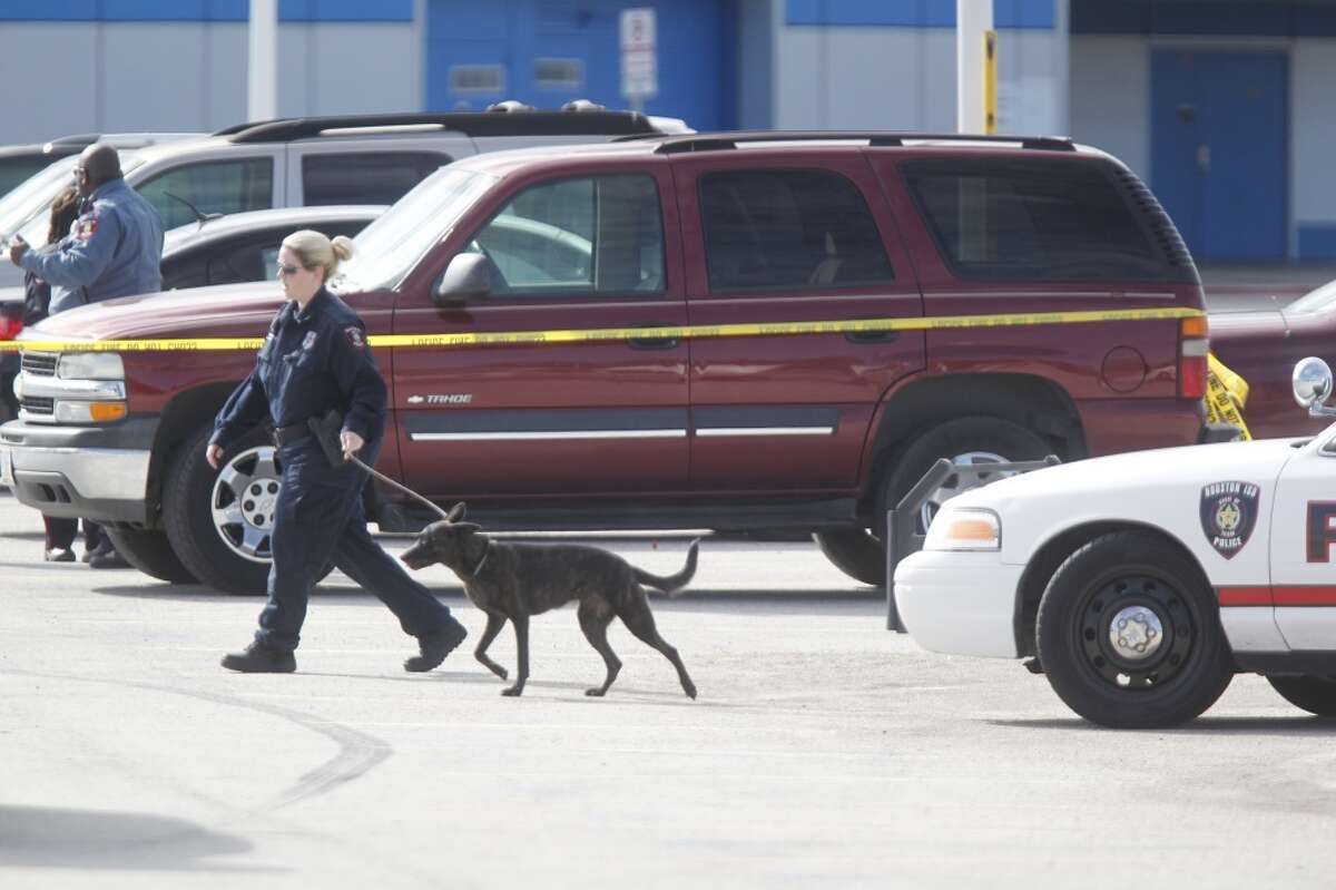HISD officer shoots at suspects outside Barbara Jordan High School