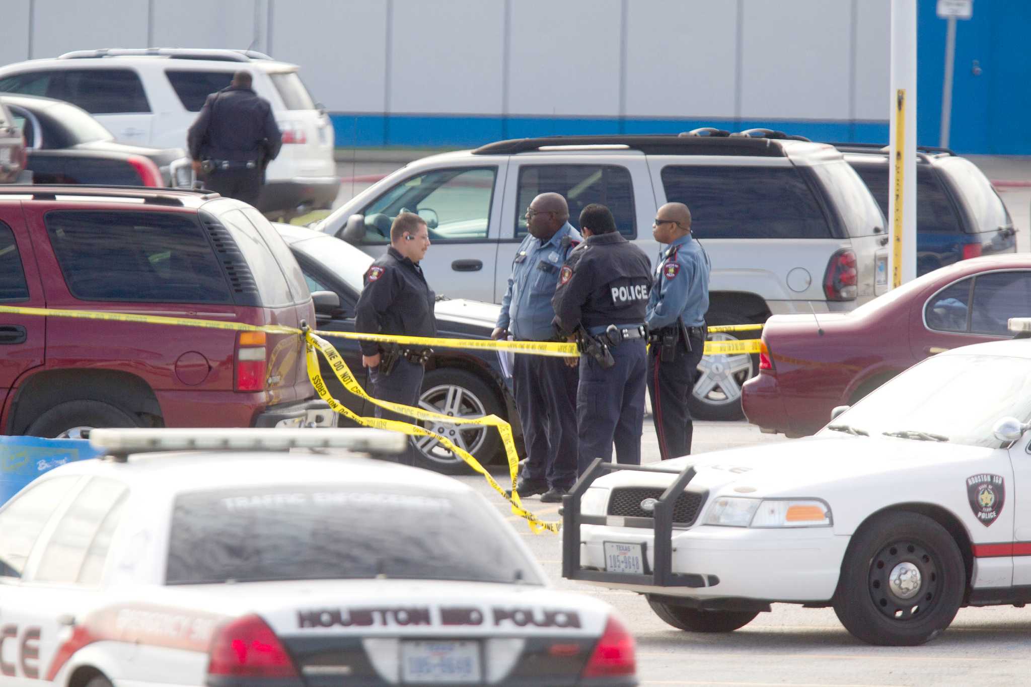 HISD officer shoots at suspected car thieves outside school