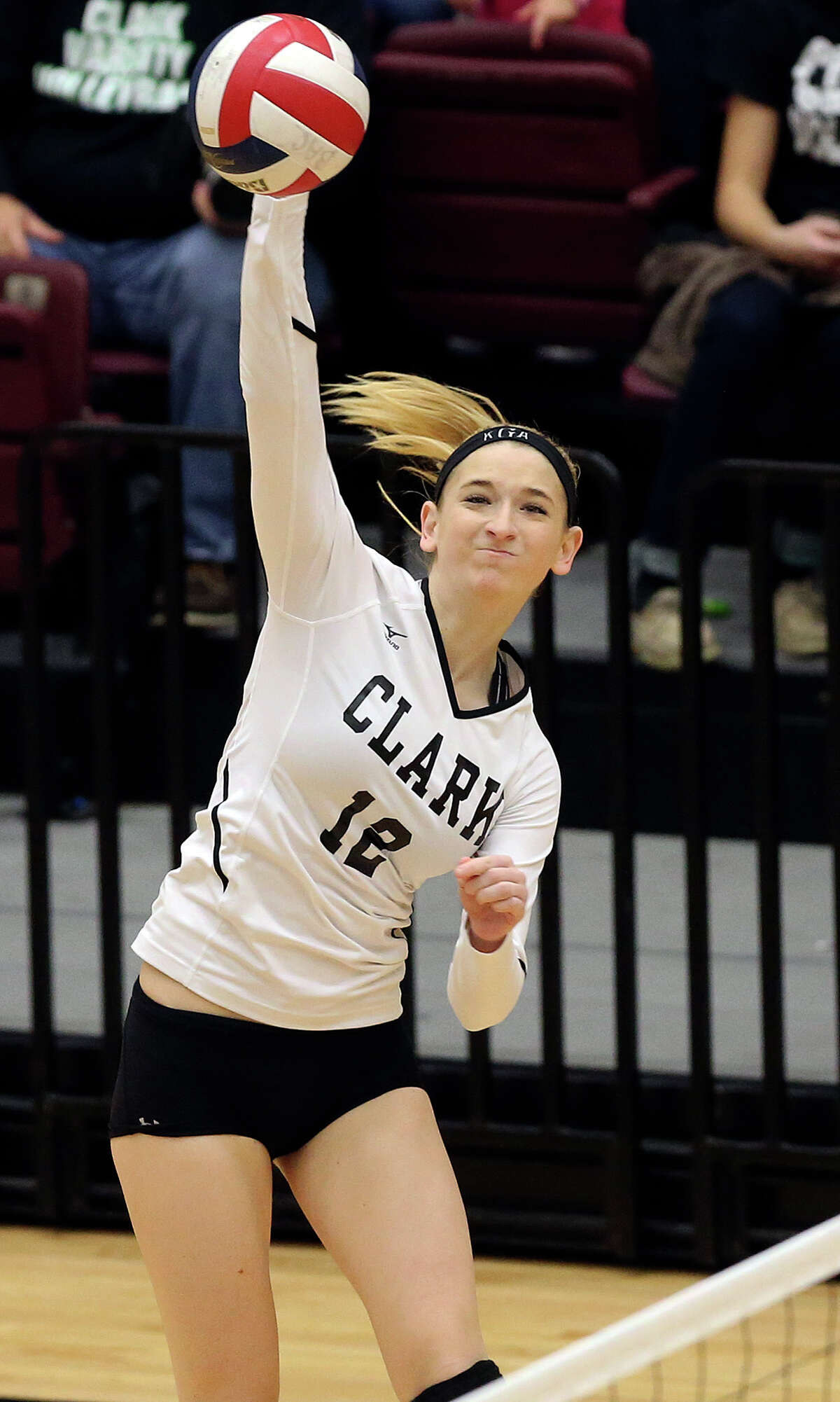 Reagan comes back from 0-2 deficit