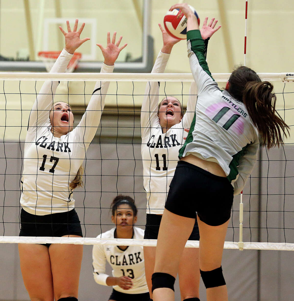 Reagan comes back from 0-2 deficit